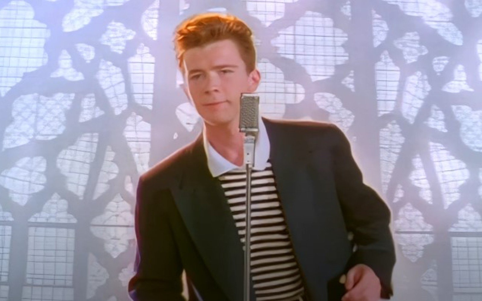 Rick Astley Paloznakra jön – KULTer.hu